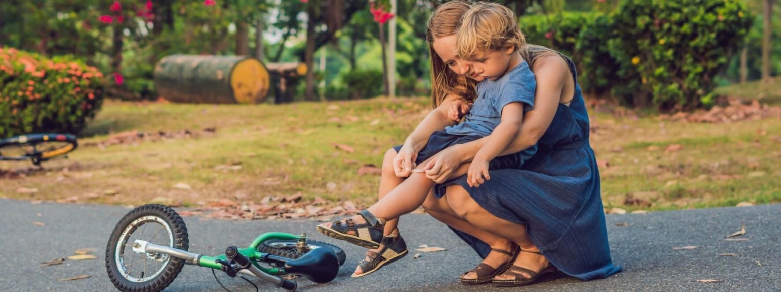 Five things to say when your child gets hurt instead of saying 'you're ...